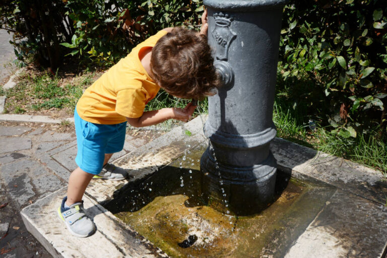Nasoni Public Fountains in Rome - How to Use Them Right!